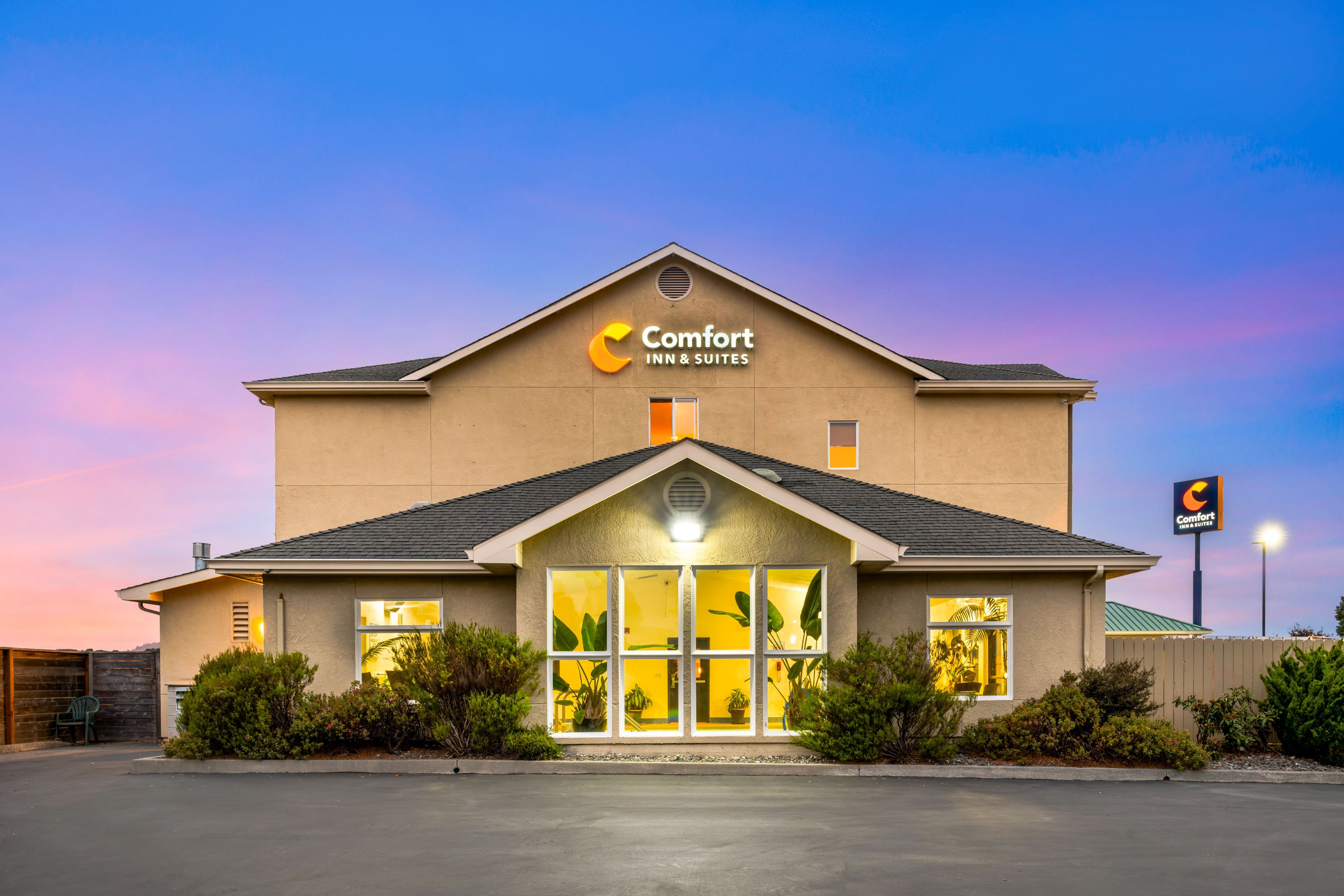 Comfort Inn & Suites Redwood Country™ Best Hotel In Fortuna Ca Near ...